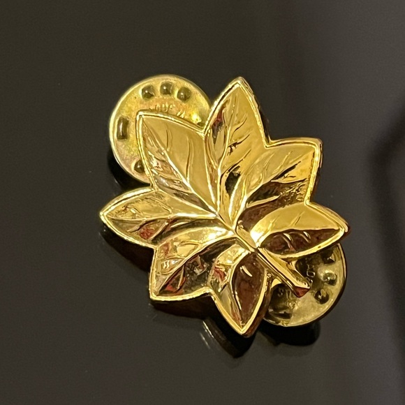 Vintage | Jewelry | Vintage Military Major Lieutenant Oak Leaf Gold ...